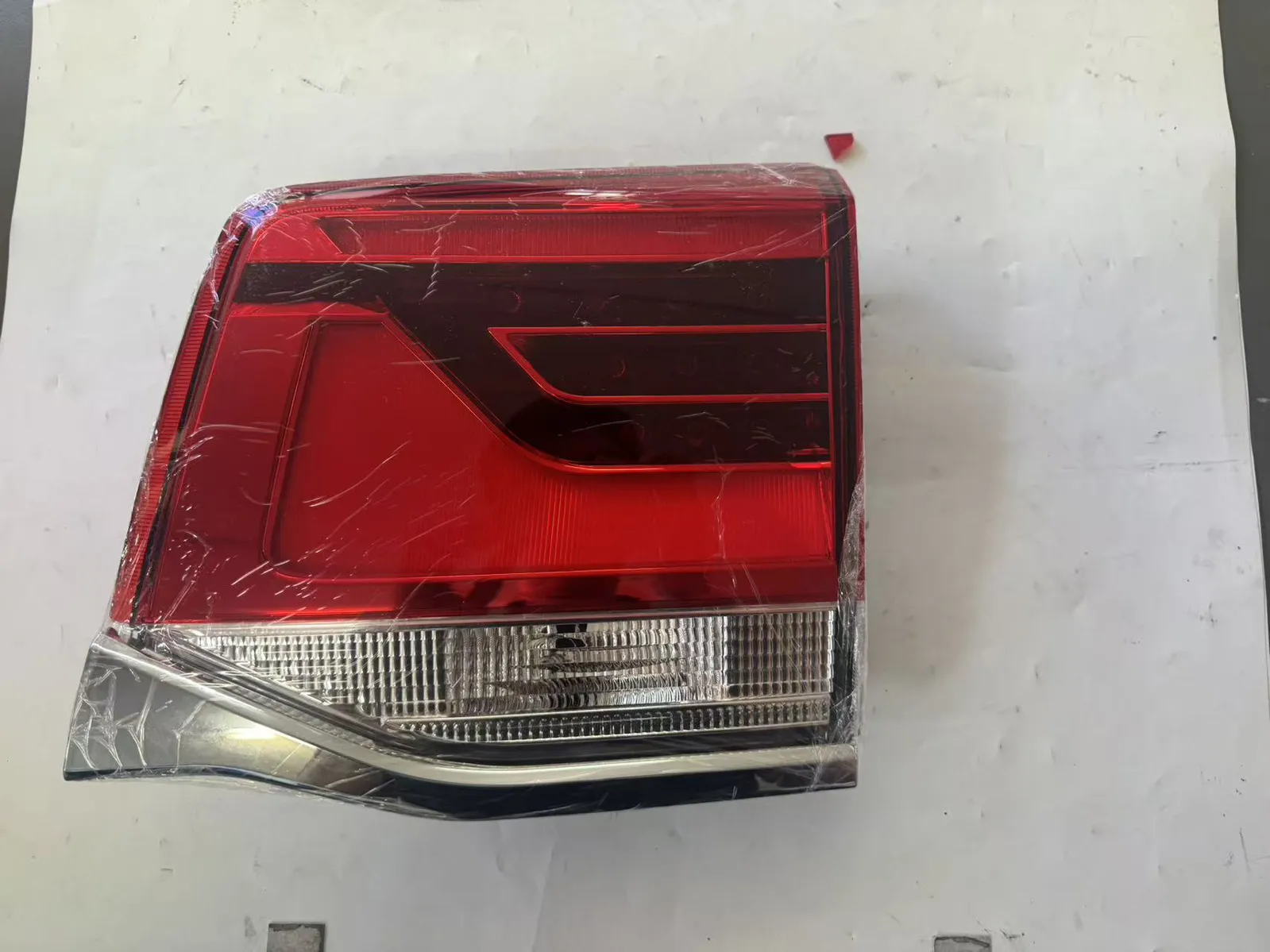 **SAMLL CRACKED** Tail Light RIGHT Inner For TOYOTA Land Cruiser 2015. ...